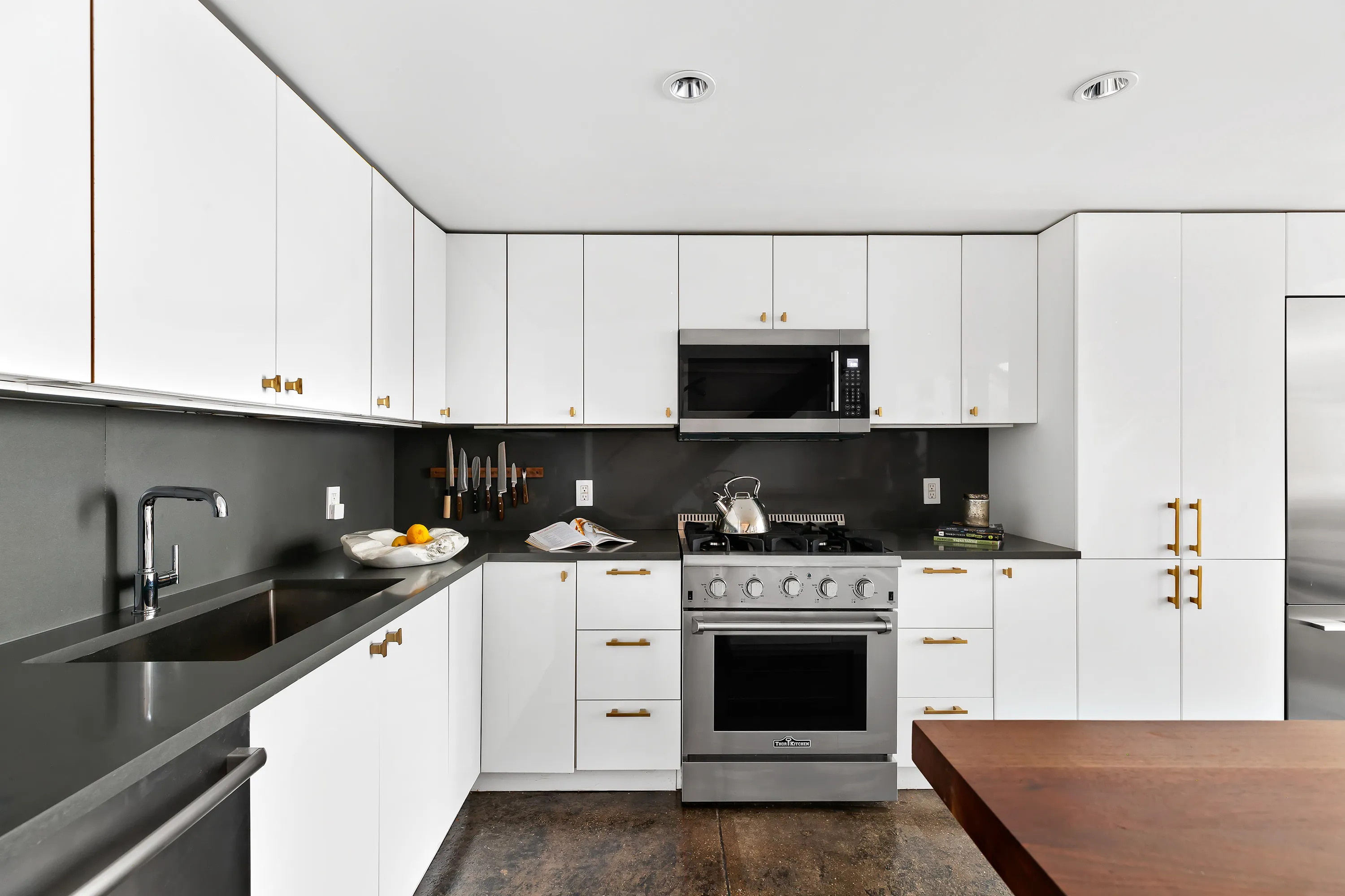 529 West 42nd Street #2D in Hell's Kitchen, Manhattan | StreetEasy