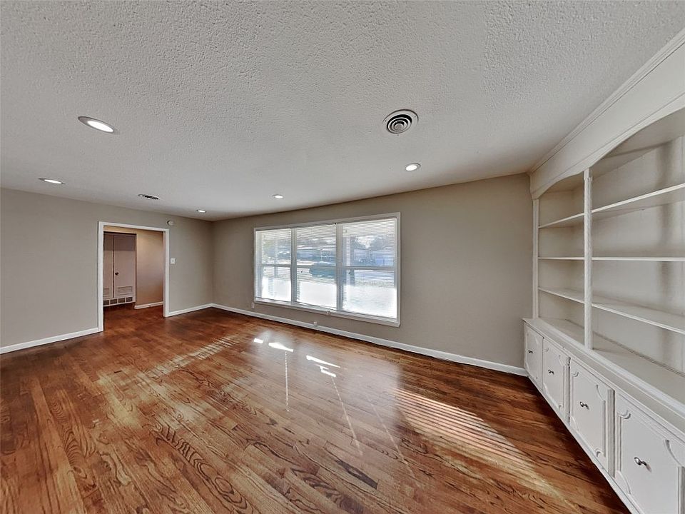 209 Bedford Ct, Bedford, TX 76022 | Zillow