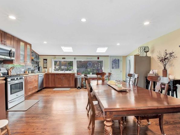 Brightwaters NY Real Estate - Brightwaters NY Homes For Sale | Zillow