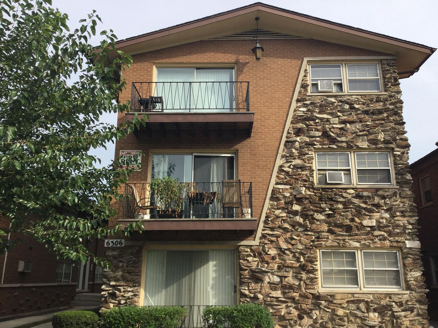 6306 W 63rd St APT 2S, Chicago, IL 60638 | Zillow