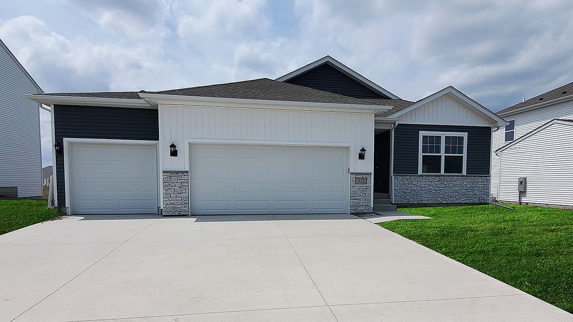 2701 Brook View Dr, Des Moines, IA 50317 | Zillow