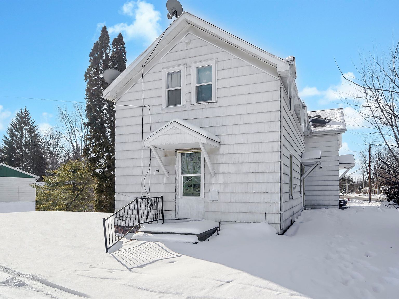 136 W Main St, Gillett, WI 54124 | Zillow