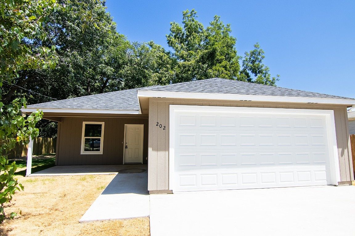 202 N Helton, Randolph, TX 75475 | Zillow