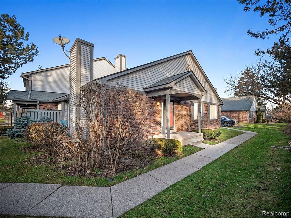 440 Nicolet St, Walled Lake, MI 48390 | Zillow