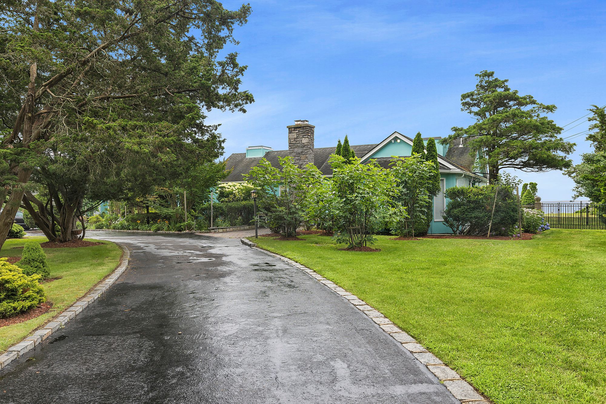 6 Last Ln, Hampton Bays, NY 11946 | Out East