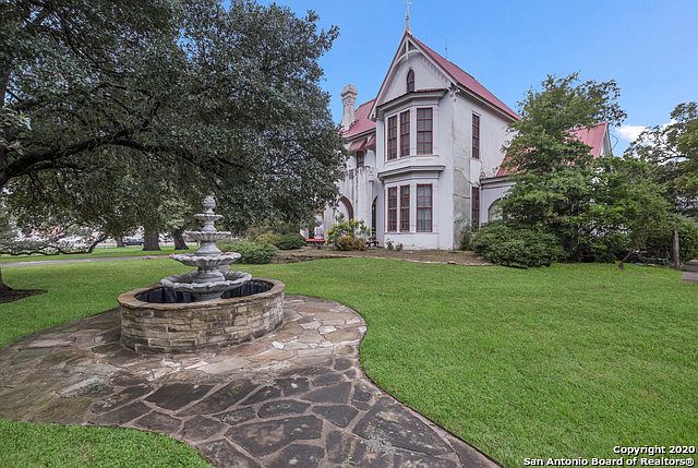 345 E Travis St, La Grange, TX 78945 | Zillow