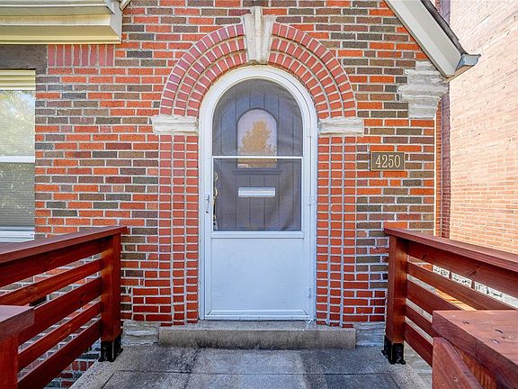4250 Juniata St, Saint Louis, MO 63116 | Zillow