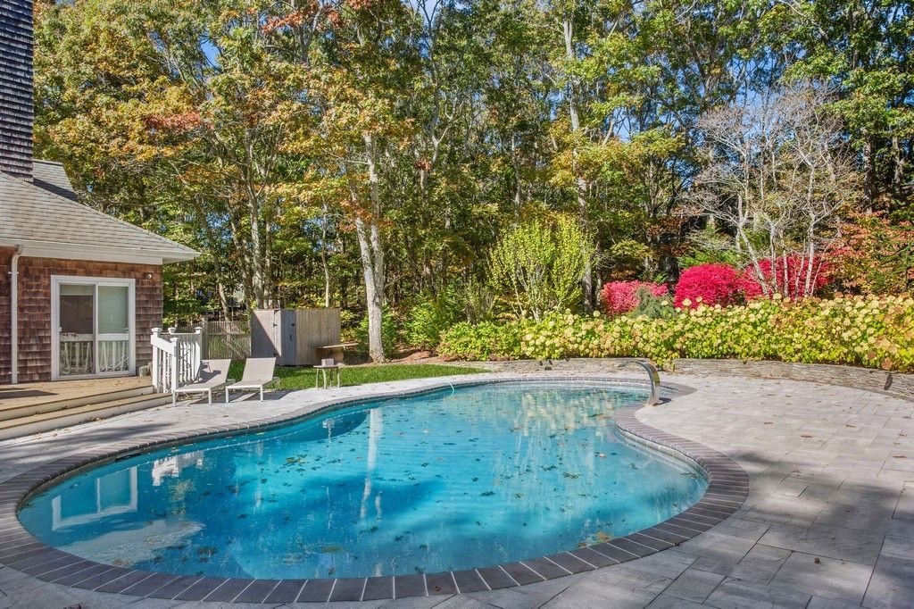 16 Cove Neck Ln, Southampton, NY 11968 | Out East