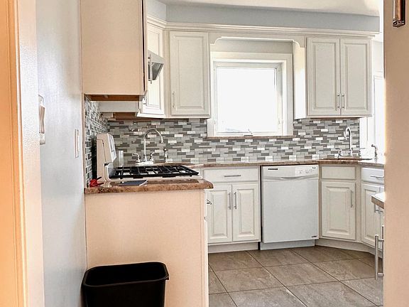 211 Beach 140th St FLOOR 2, Rockaway Park, NY 11694 | Zillow