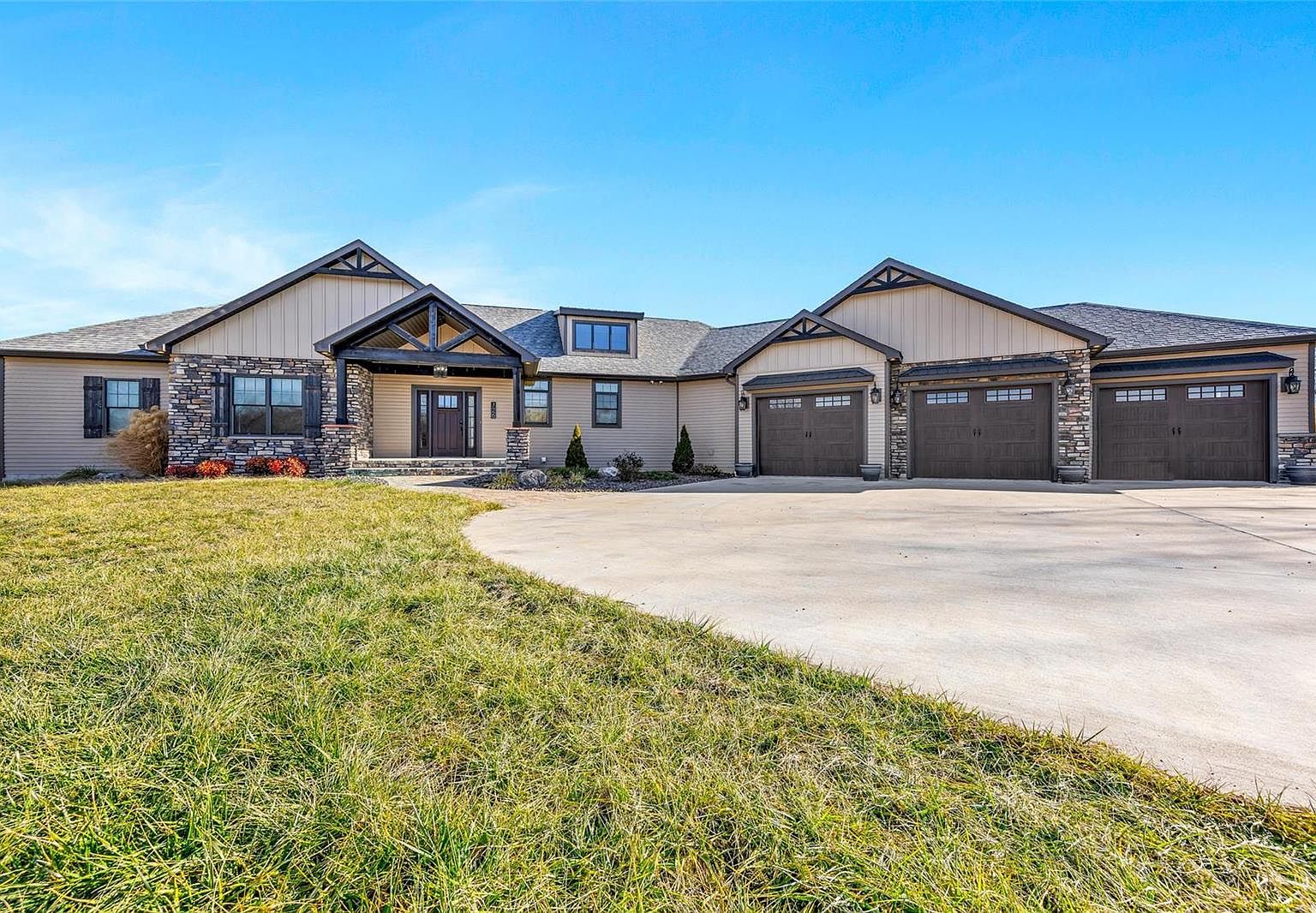 726 Hidden Lakes Rd, Du Quoin, IL 62832 | Zillow