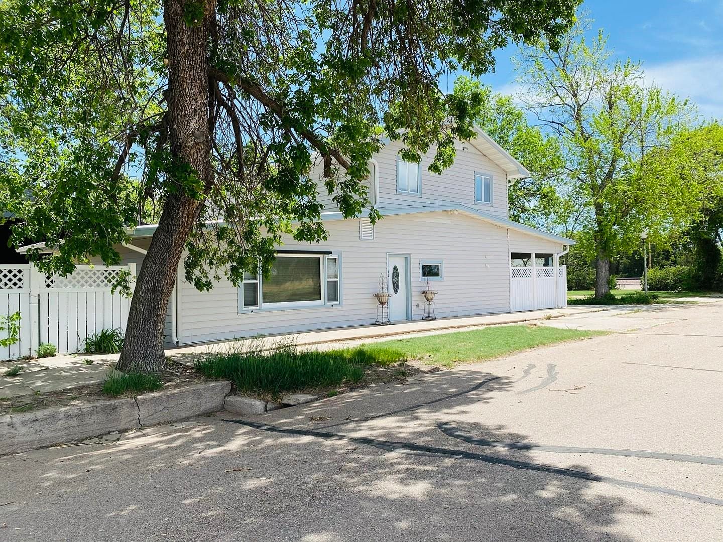108 Center Ave, Holbrook, NE 68948 | Zillow