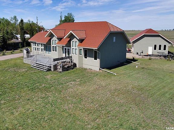 400 Lakeshore DRIVE, Wee Too Beach, SK S0G 1C0 | MLS #SK973969 | Zillow