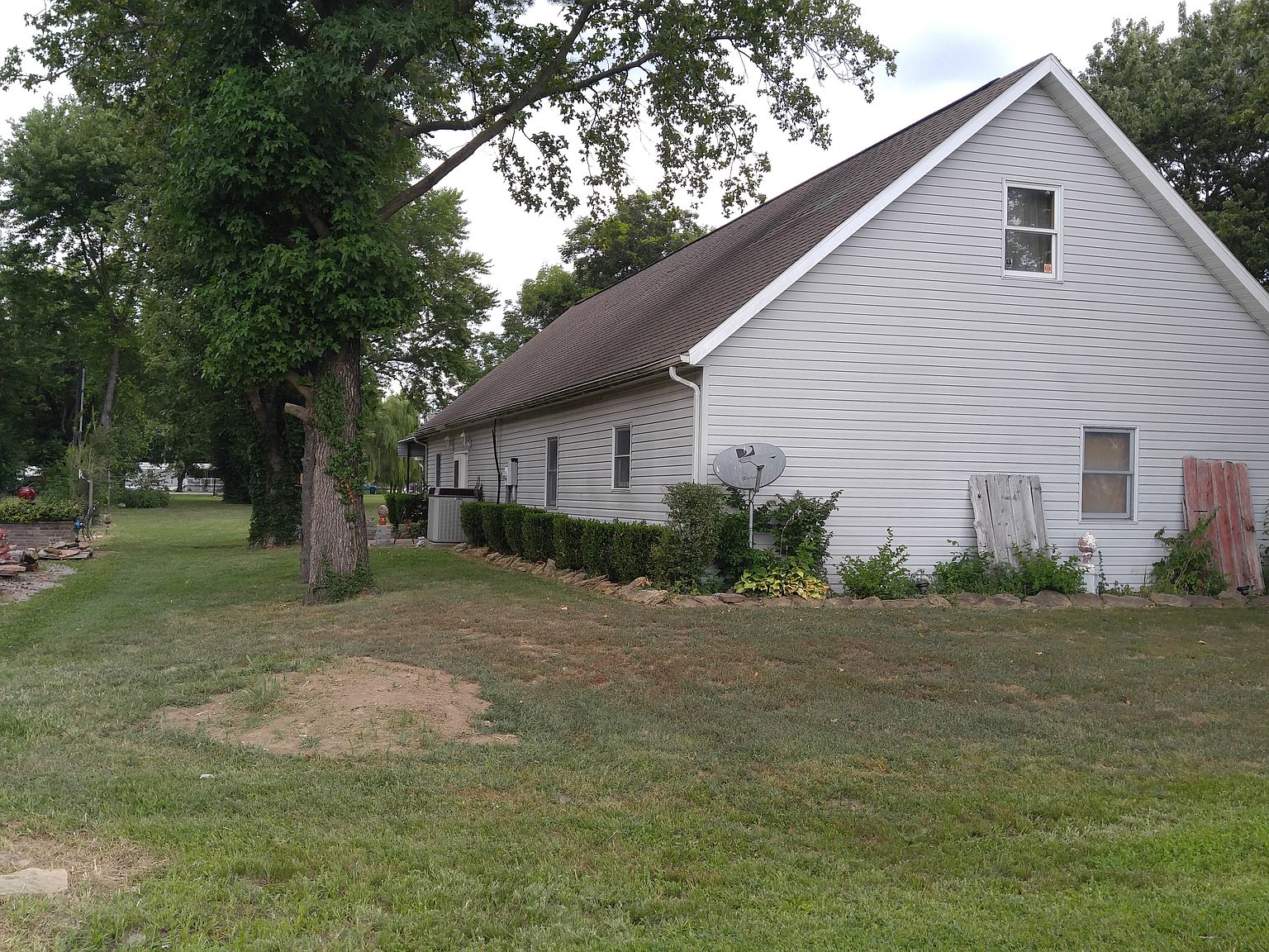 233 E Fifth St, Cutler, IL 62238 | Zillow