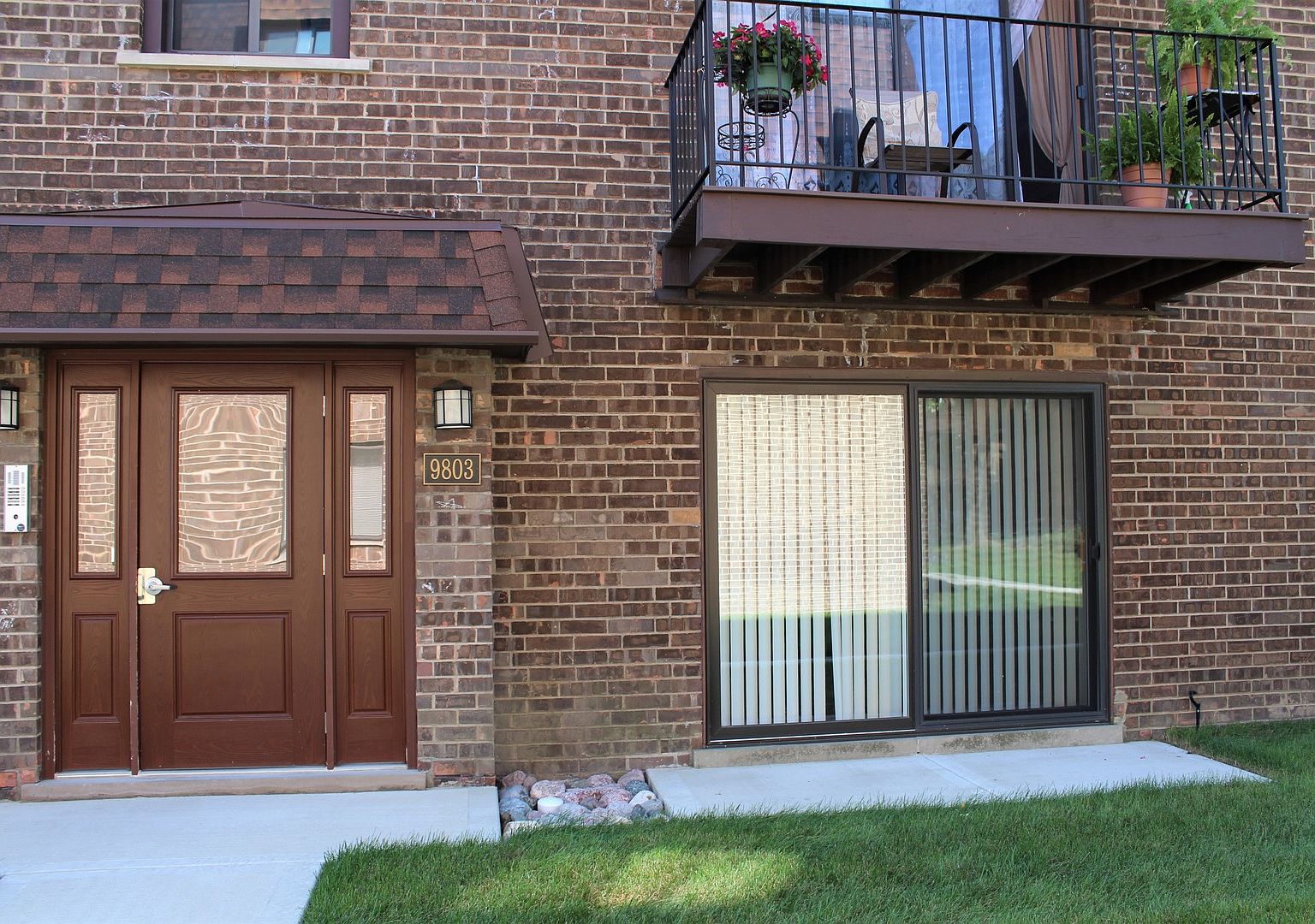 9803 Bianco Ter APT B, Des Plaines, IL 60016 | Zillow