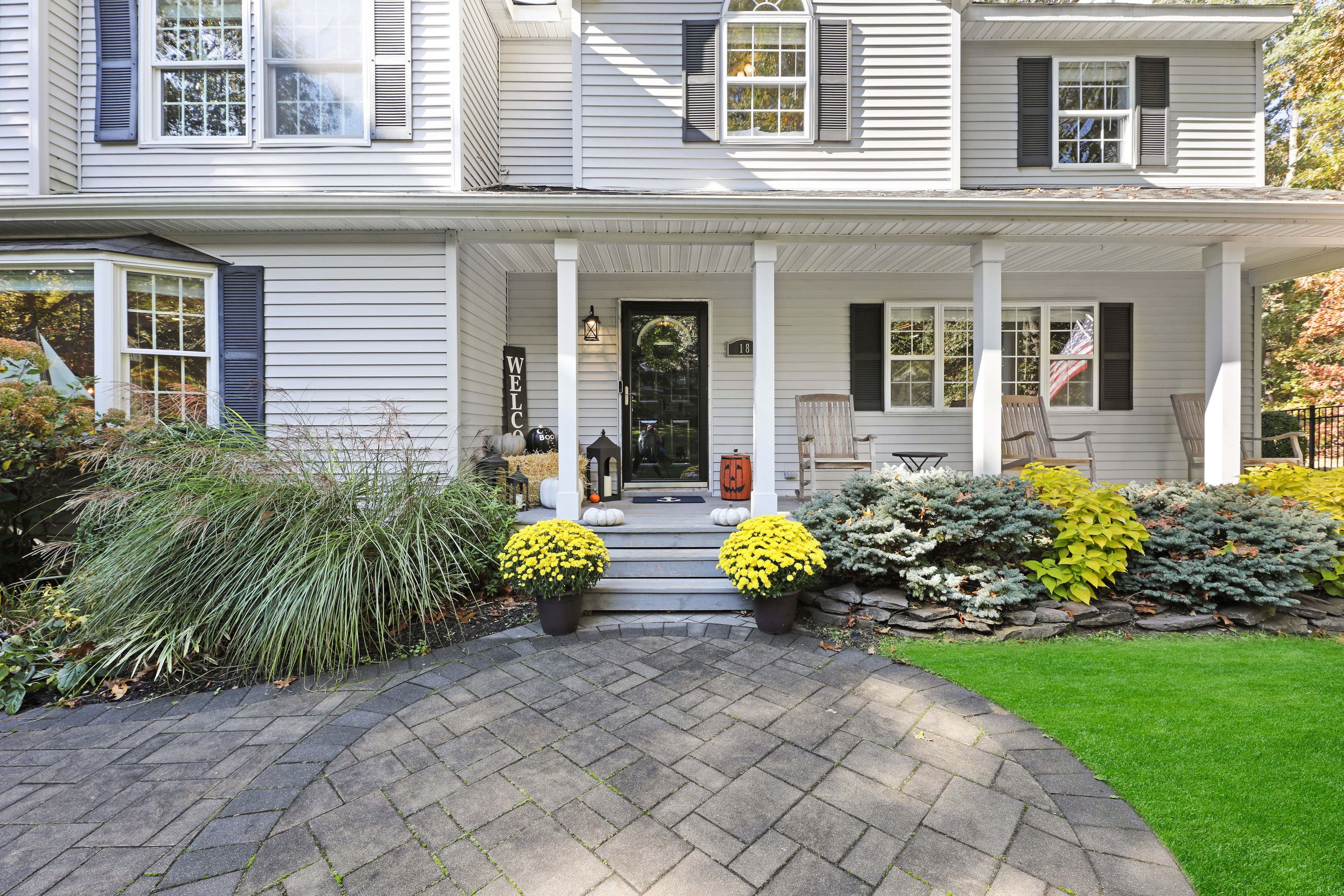 18 Diane Dr, Manorville, NY 11949 | Out East