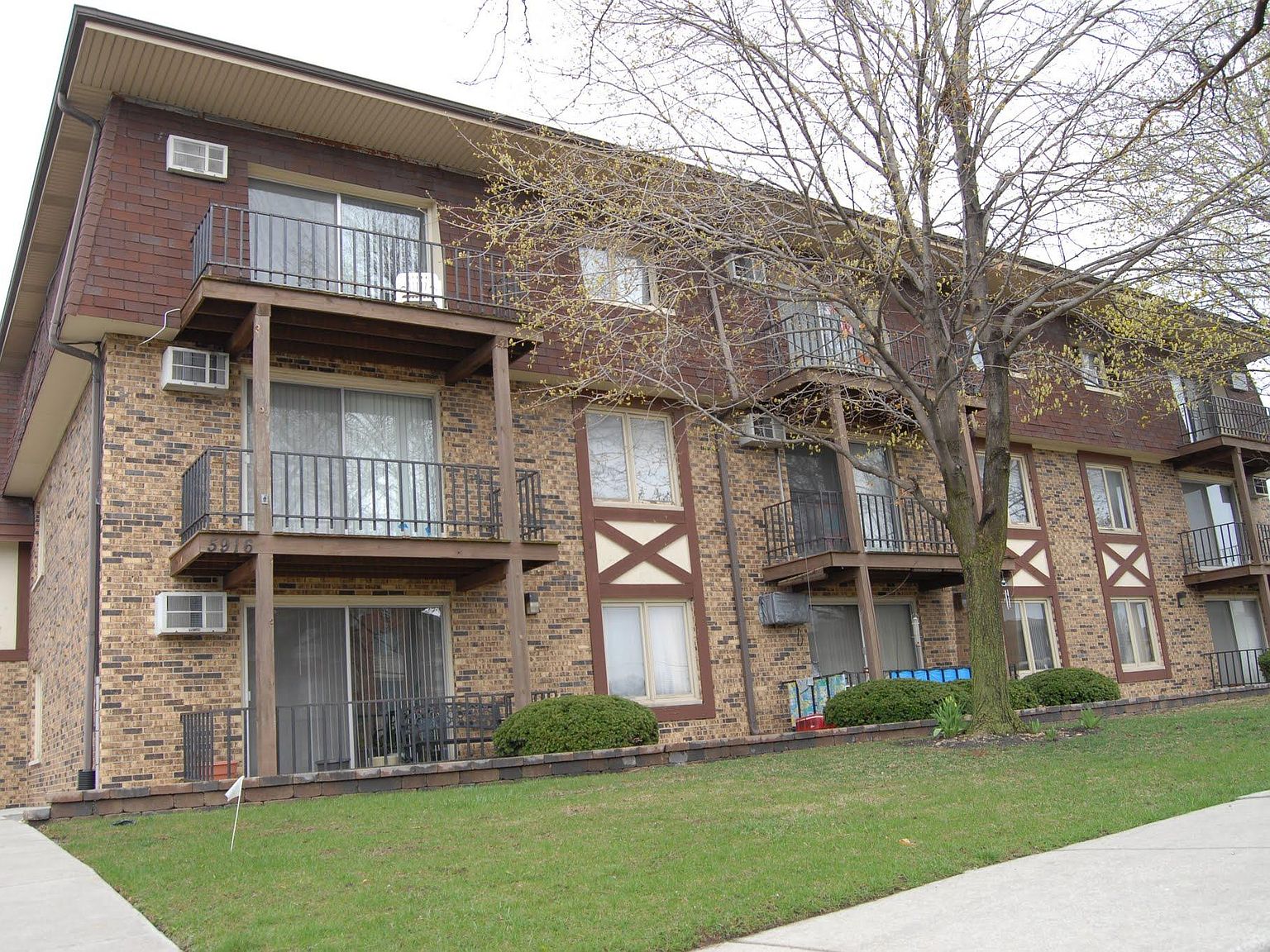 5916 W 87th St APT 3B, Burbank, IL 60459 | Zillow