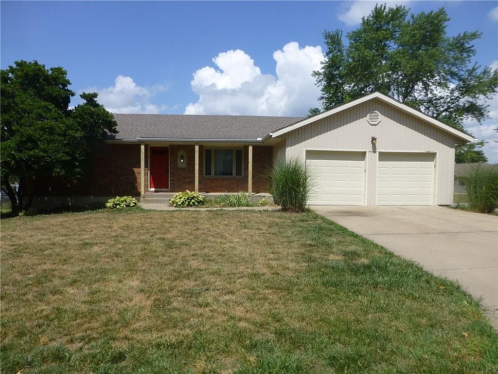 810 N Arnold Ave, Harrisonville, MO 64701 | Zillow