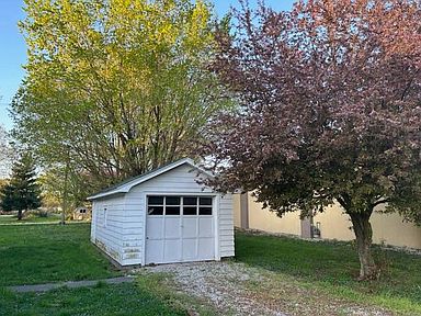 133 E South Ave #5, Sumner, IL 62466 | Zillow