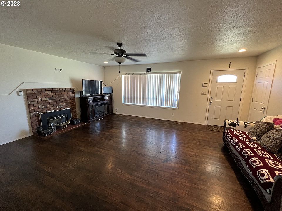 300 E Elm Ave, Hermiston, OR 97838 | MLS #23422380 | Zillow