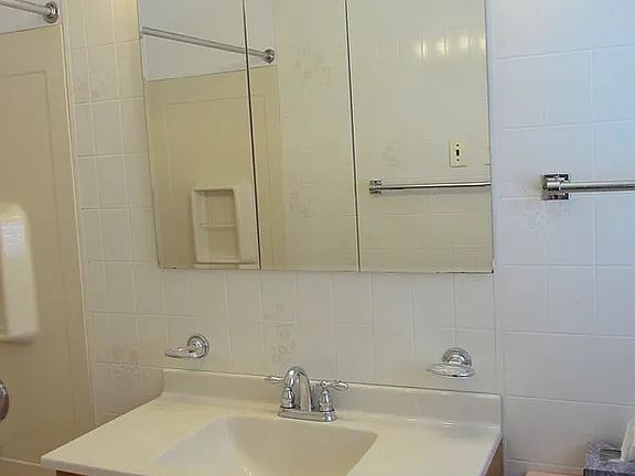 88-18 Ransom St #2C, Queens Village, NY 11427 | Zillow