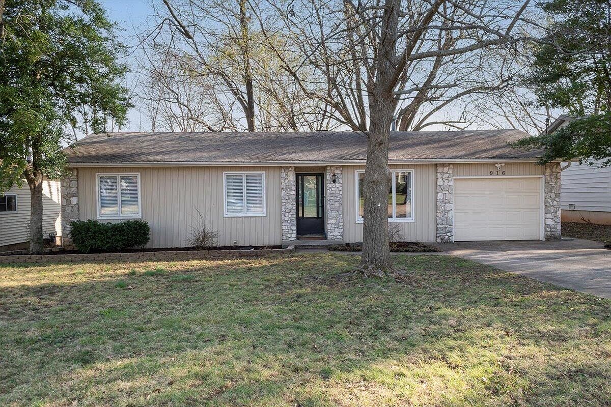 916 W Crestview Street, Springfield, MO 65807 | Zillow