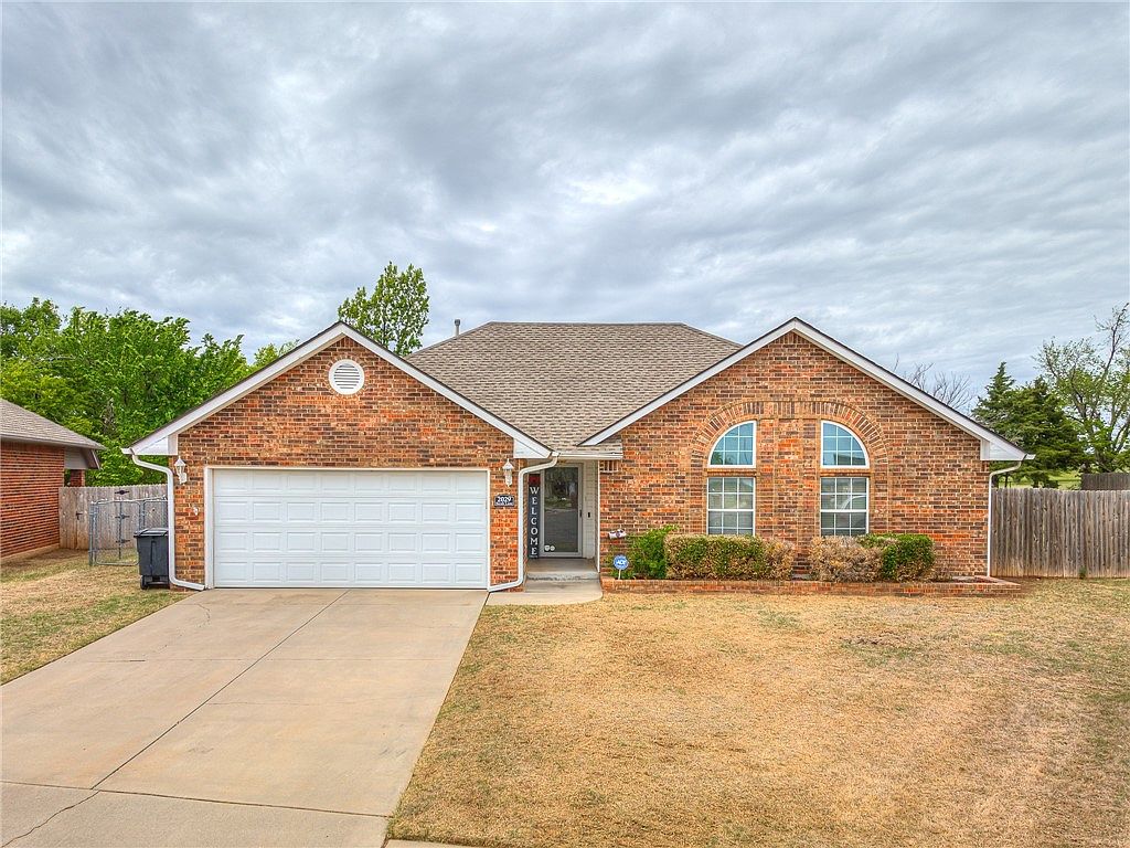 2029 Sarah Ln, Moore, OK 73160 | Zillow