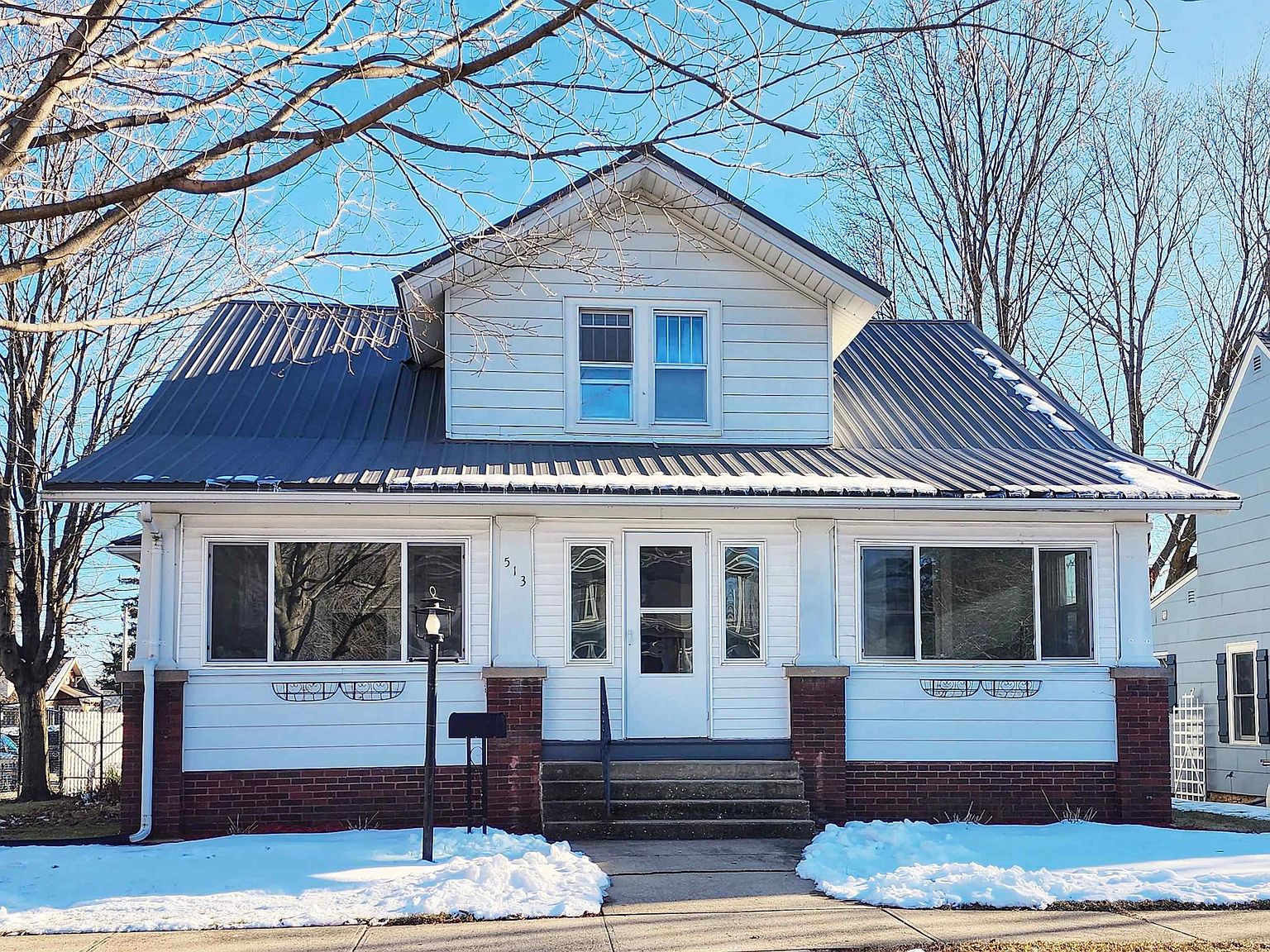513 E Butler St, Manchester, IA 52057 | Zillow