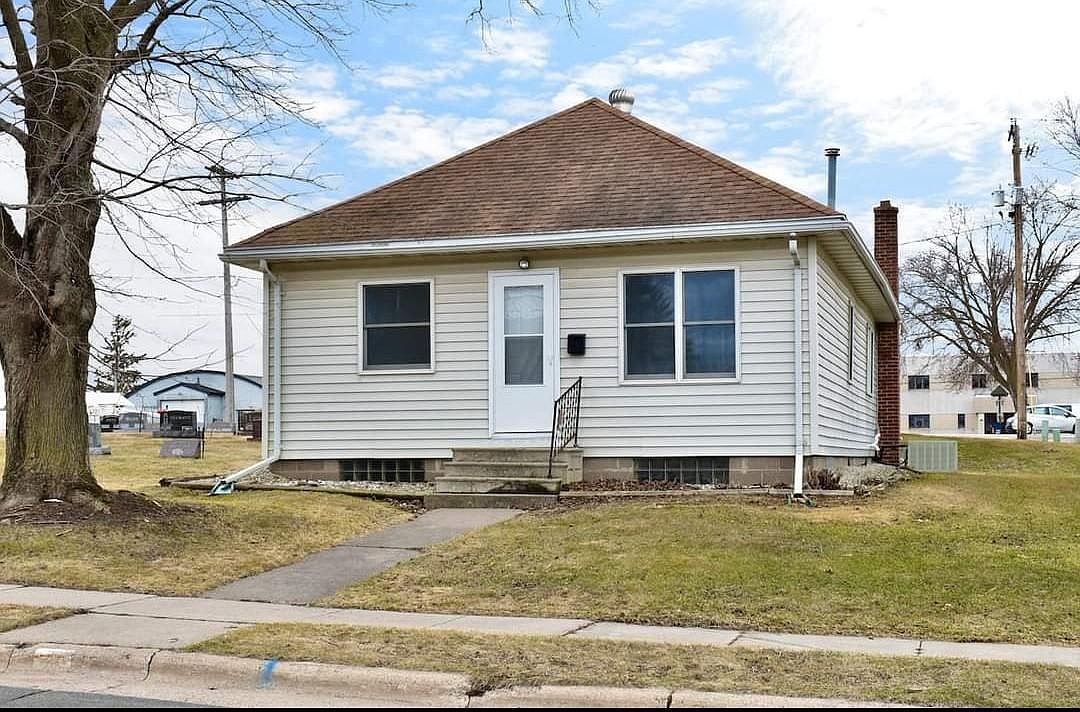 18 1st St SE, Altura, MN 55910 | Zillow