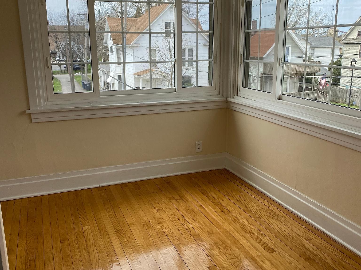 618 Spring St FLOOR 2, Michigan City, IN 46360 | Zillow