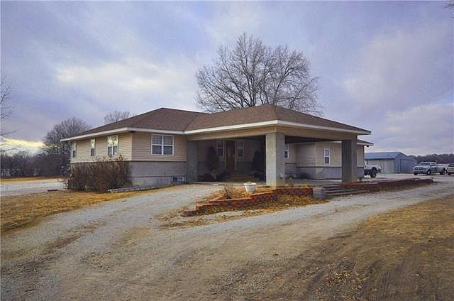 1305 NE 751 Rd, Windsor, MO 65360 | Zillow