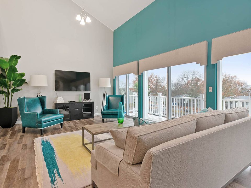 South Winds Apartments - 24 Rolling Green Dr Fall River MA | Zillow