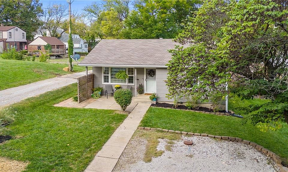 200 N Lake Ave, Harrisonville, MO 64701 | Zillow