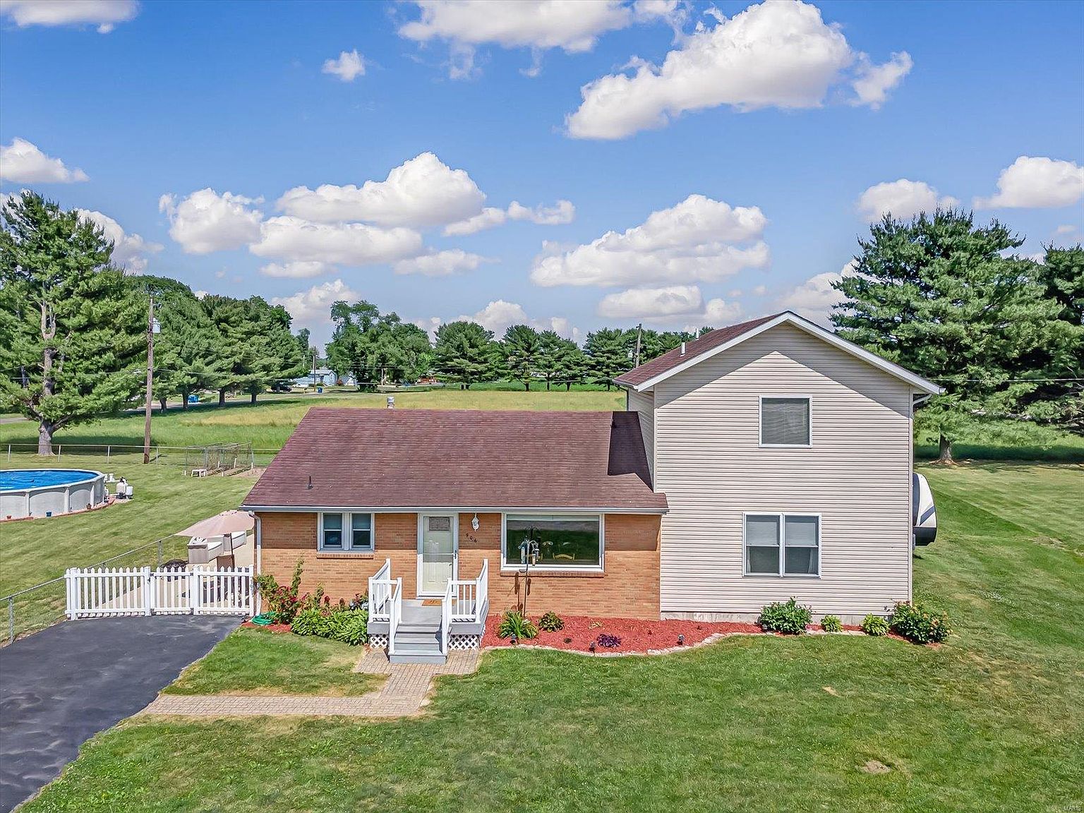 906 Indiana Ave, South Roxana, IL 62087 | Zillow