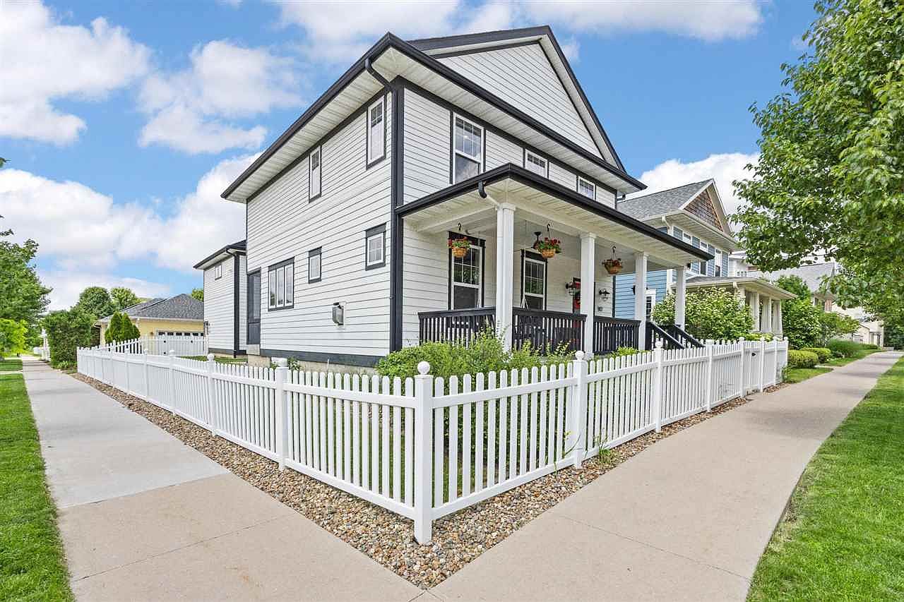 907 Canton St, Iowa City, IA 52245 | Zillow