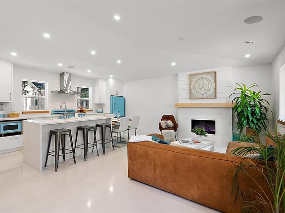 3192 5th St, Victoria, BC V8X 1E8 | MLS #961446 | Zillow