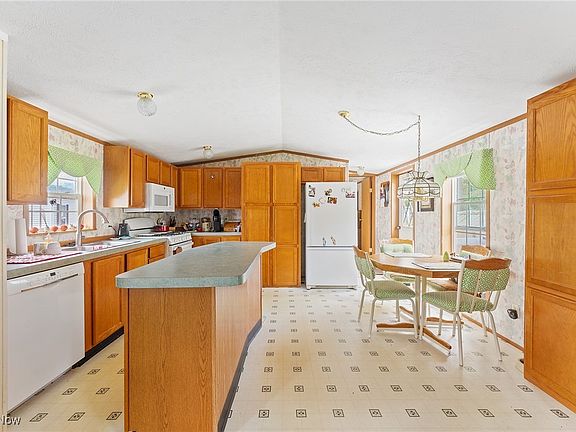 9555 Struthers Rd #7DB45F221, New Middletown, OH 44442 | Zillow