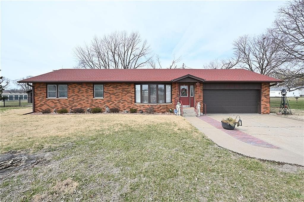 508 S 8th St, Wathena, KS 66090 | Zillow