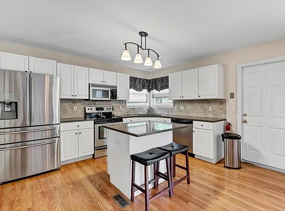 1805 Boaz Ave, Saint Louis, MO 63122 | Zillow