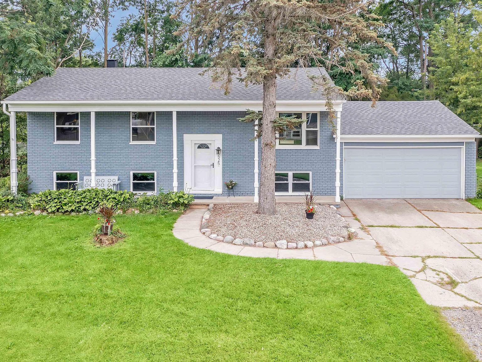 525 Wolverine Dr, Wolverine Lake, MI 48390 | Zillow