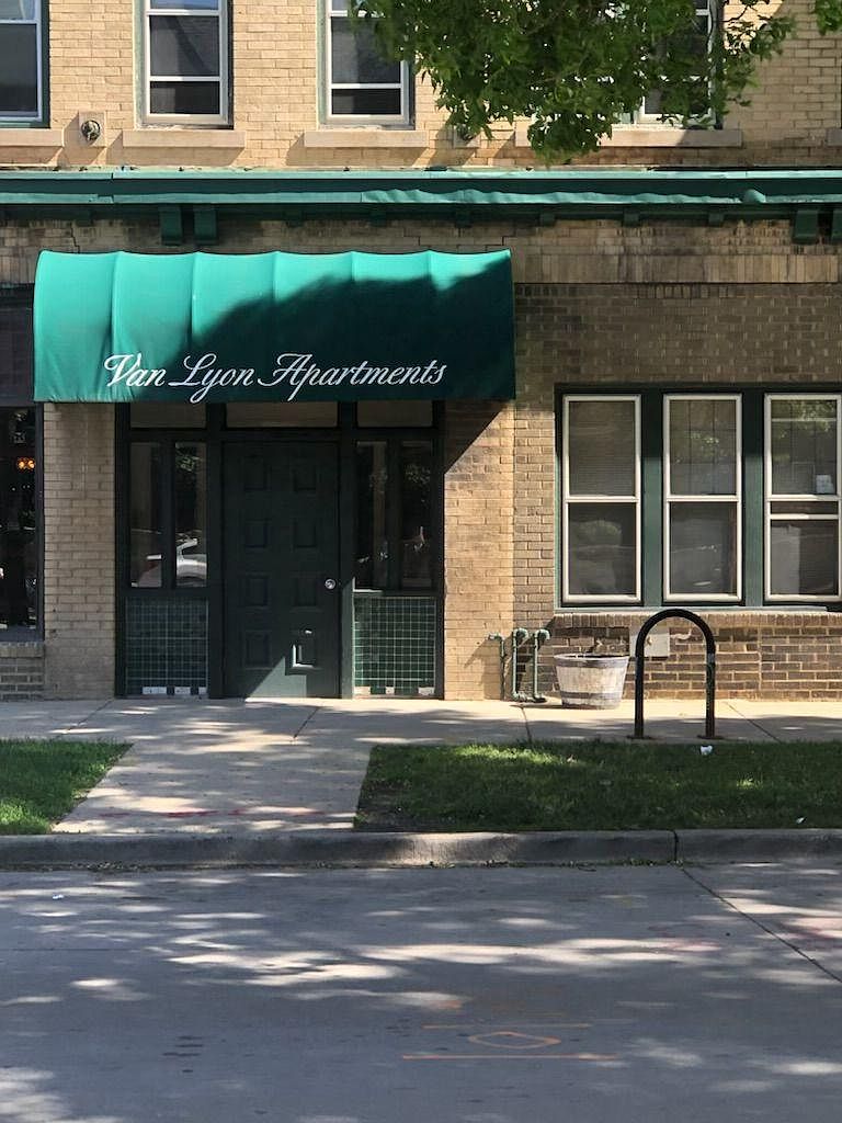 708 E Lyon St, Milwaukee, WI 53202 | Zillow