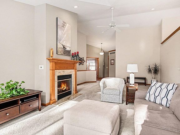 1215 Linwood Dr NW, Grand Rapids, MI 49534 | MLS #26001569 | Zillow