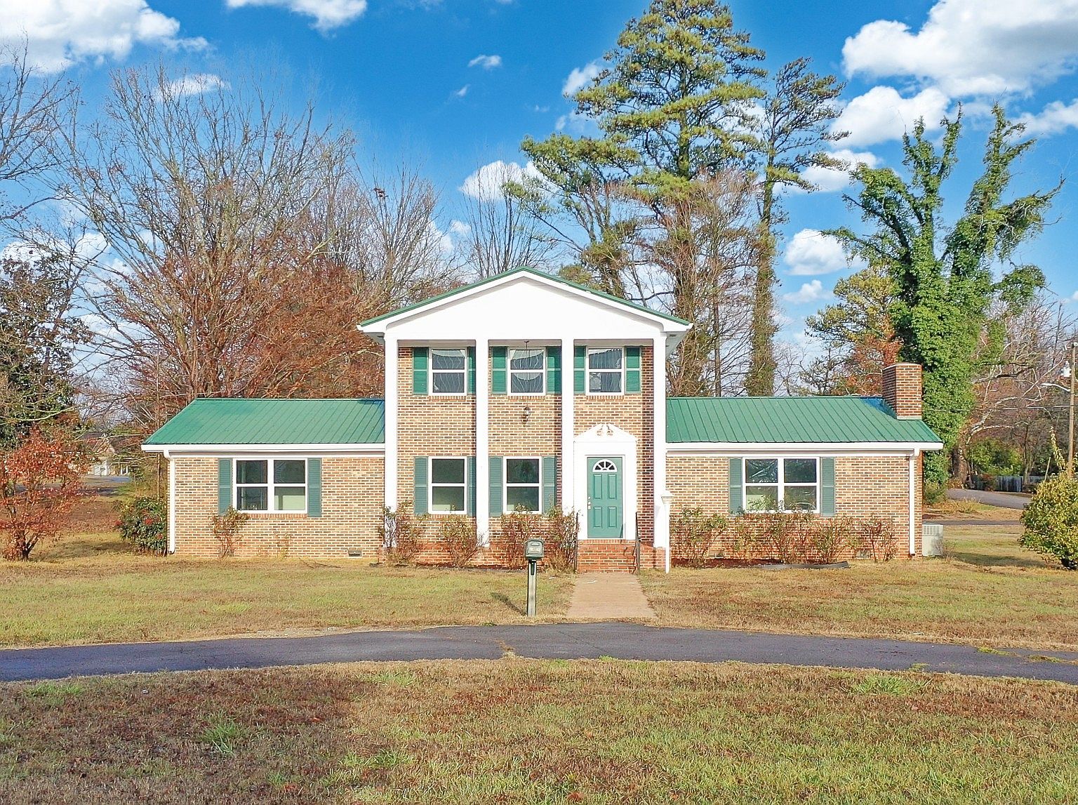 700 Broad St, Decherd, TN 37324 | MLS #2604276 | Zillow