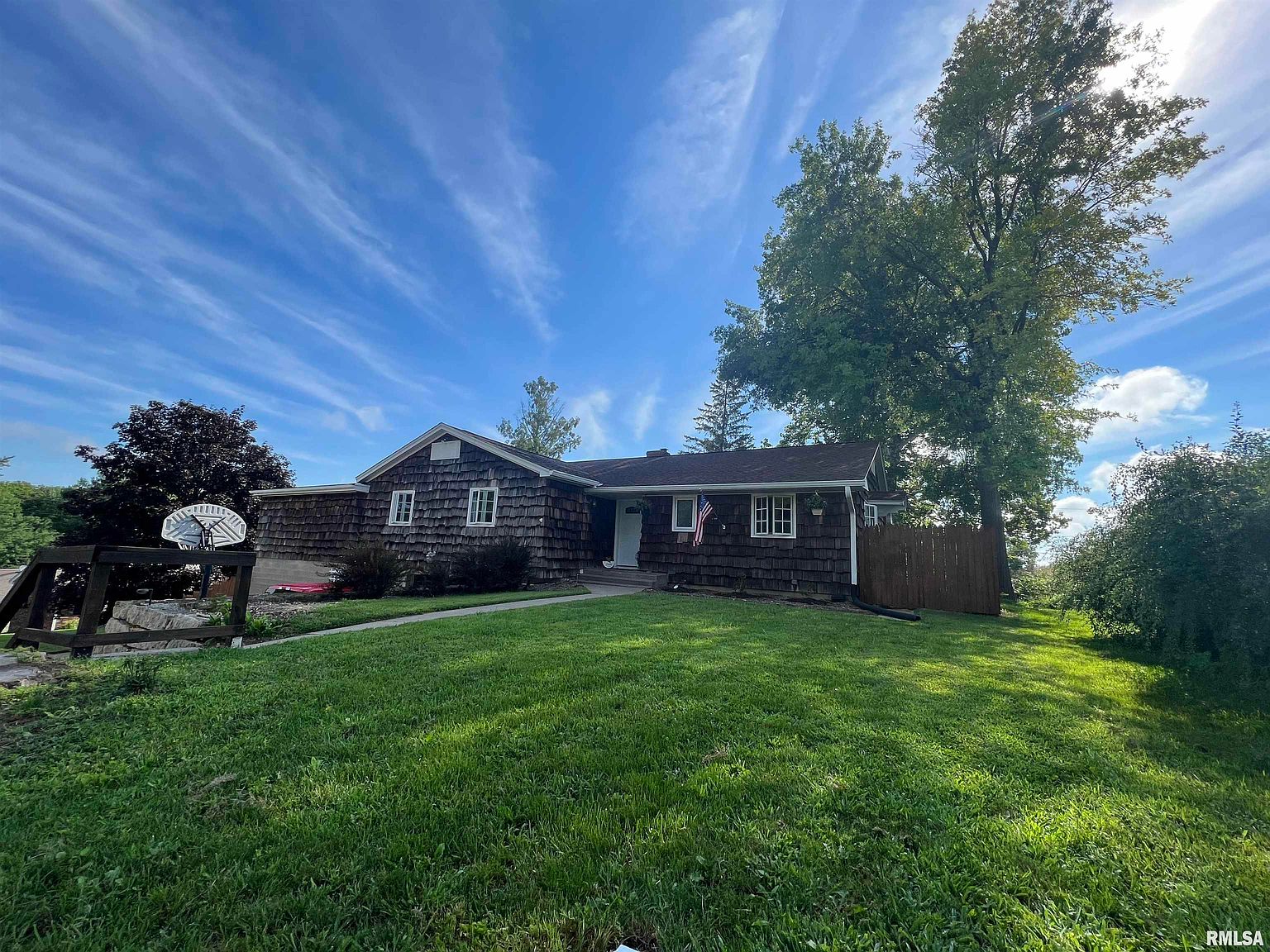 3513 Pershing Blvd, Clinton, IA 52732 | Zillow
