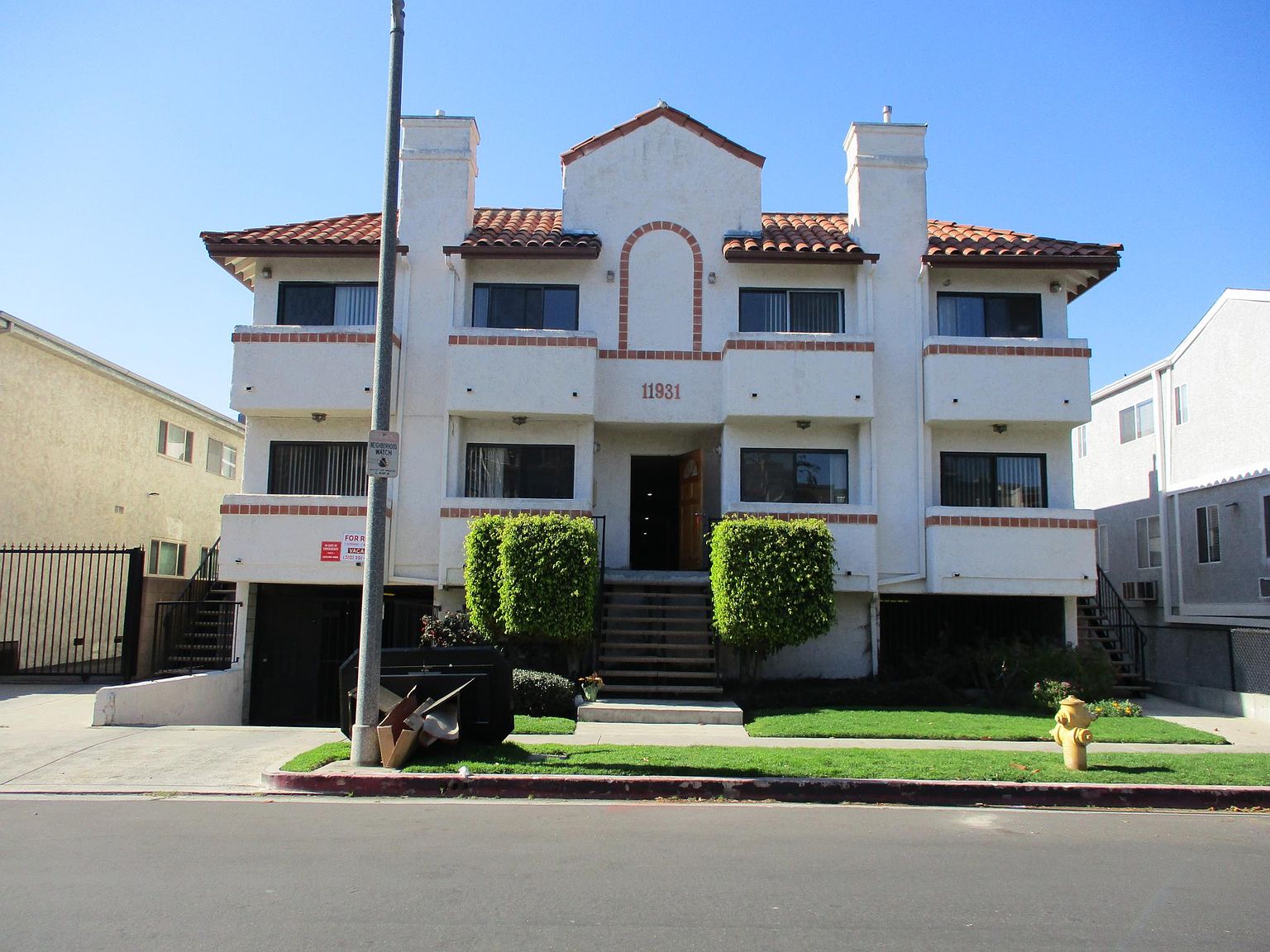 11931 Avon Way, Los Angeles, CA 90066 | Zillow