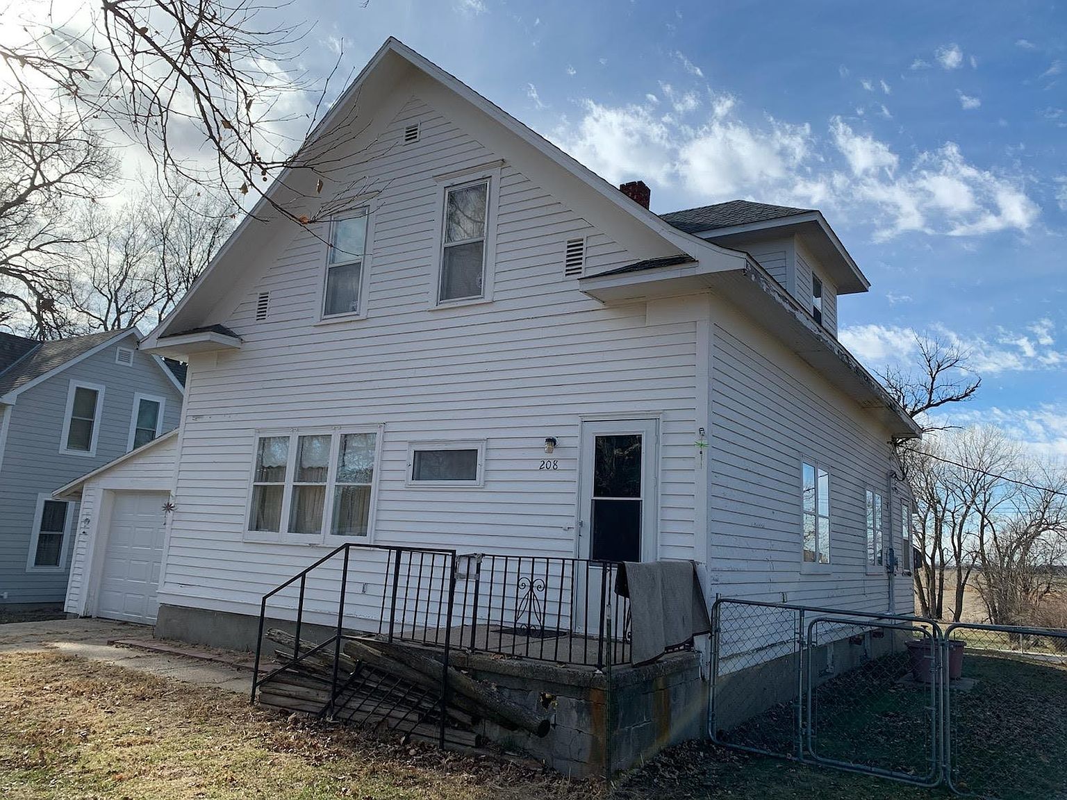 208 Sherman Ave, Winnetoon, NE 68789 | Zillow