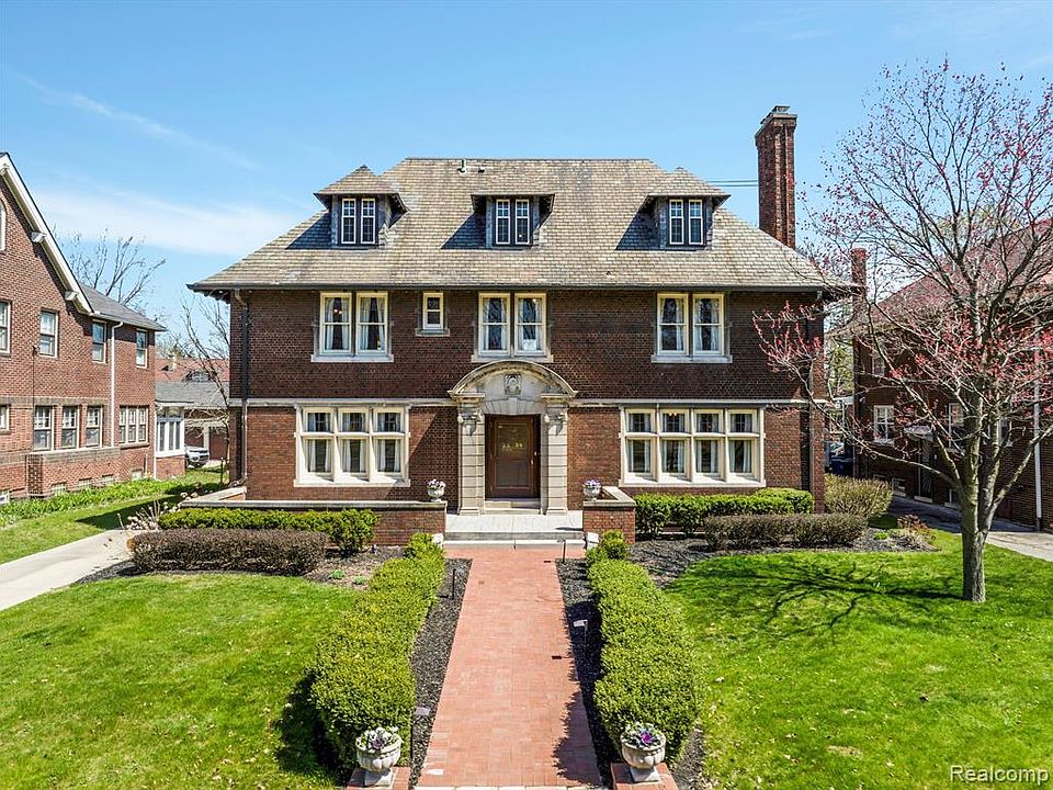 3438 Iroquois St, Detroit, MI 48214 | Zillow