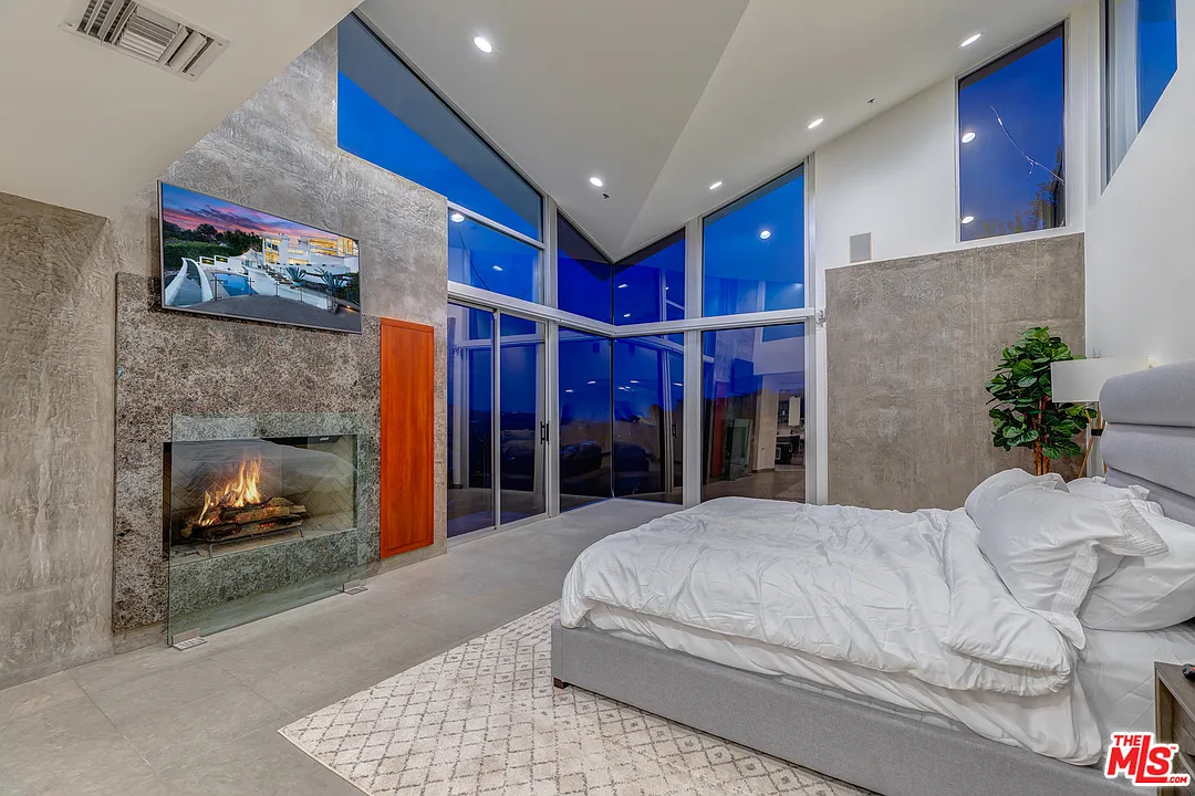 Abandoned: Inside Mary J. Blige's Former Hollywood Hills Mansion ...