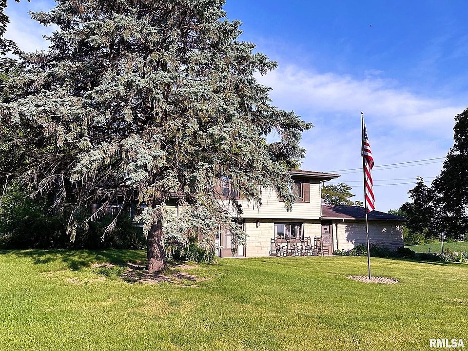 538 N Center St, Oneida, IL 61467 | Zillow