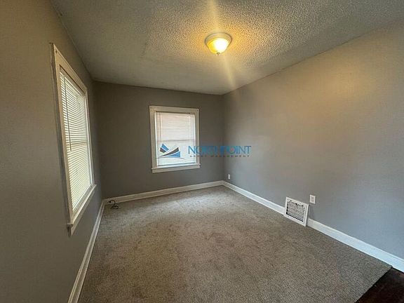 604 1/2 Lowell Ave, Kansas City, KS 66101 | Zillow