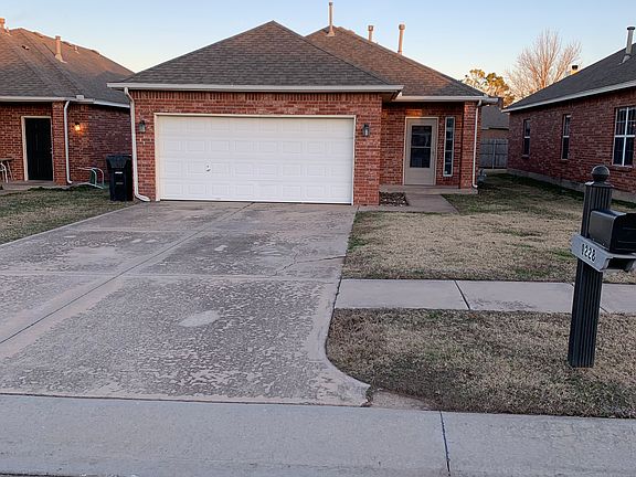 1228 Blue Ridge Ln, Moore, OK 73160 | Zillow